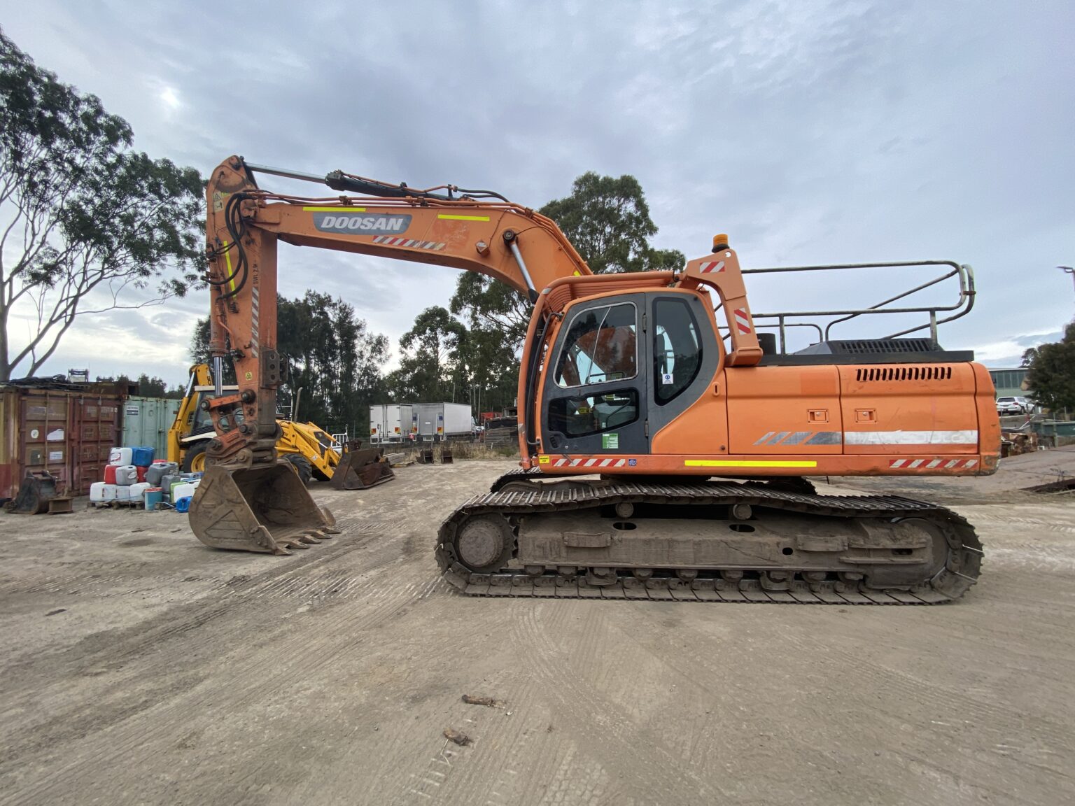 2011 Doosan DX300LCA excavator – CEG Sales and Service