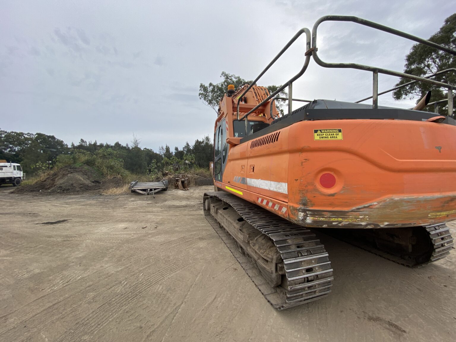 2011 Doosan DX300LCA excavator – CEG Sales and Service